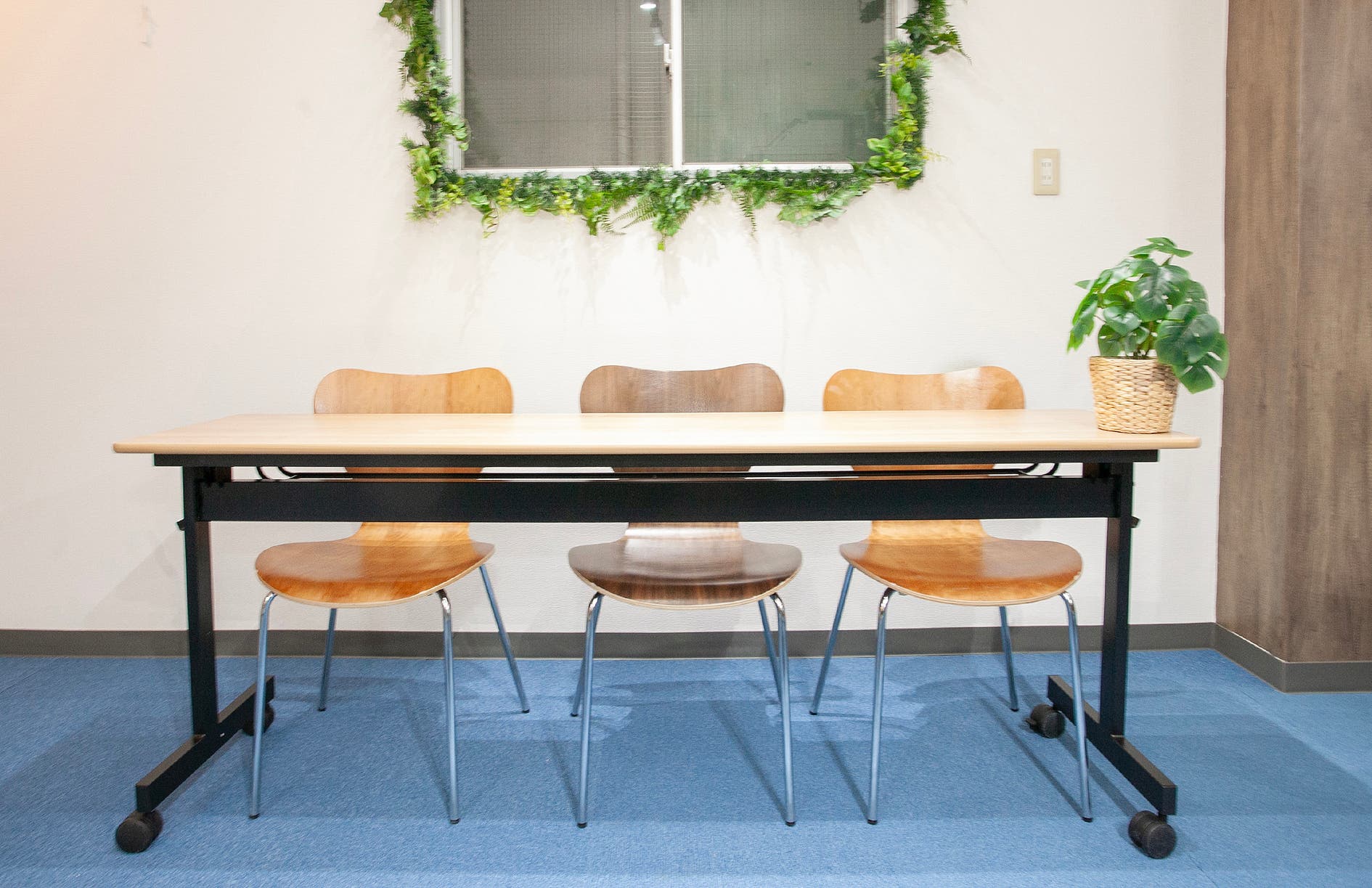 新宿三丁目駅徒歩3分!/最大28名/土足利用可！会議/セミナー/面接/懇親会/ボドゲ/女子会等/飲食お酒可/貸会議室KS9新宿の写真15