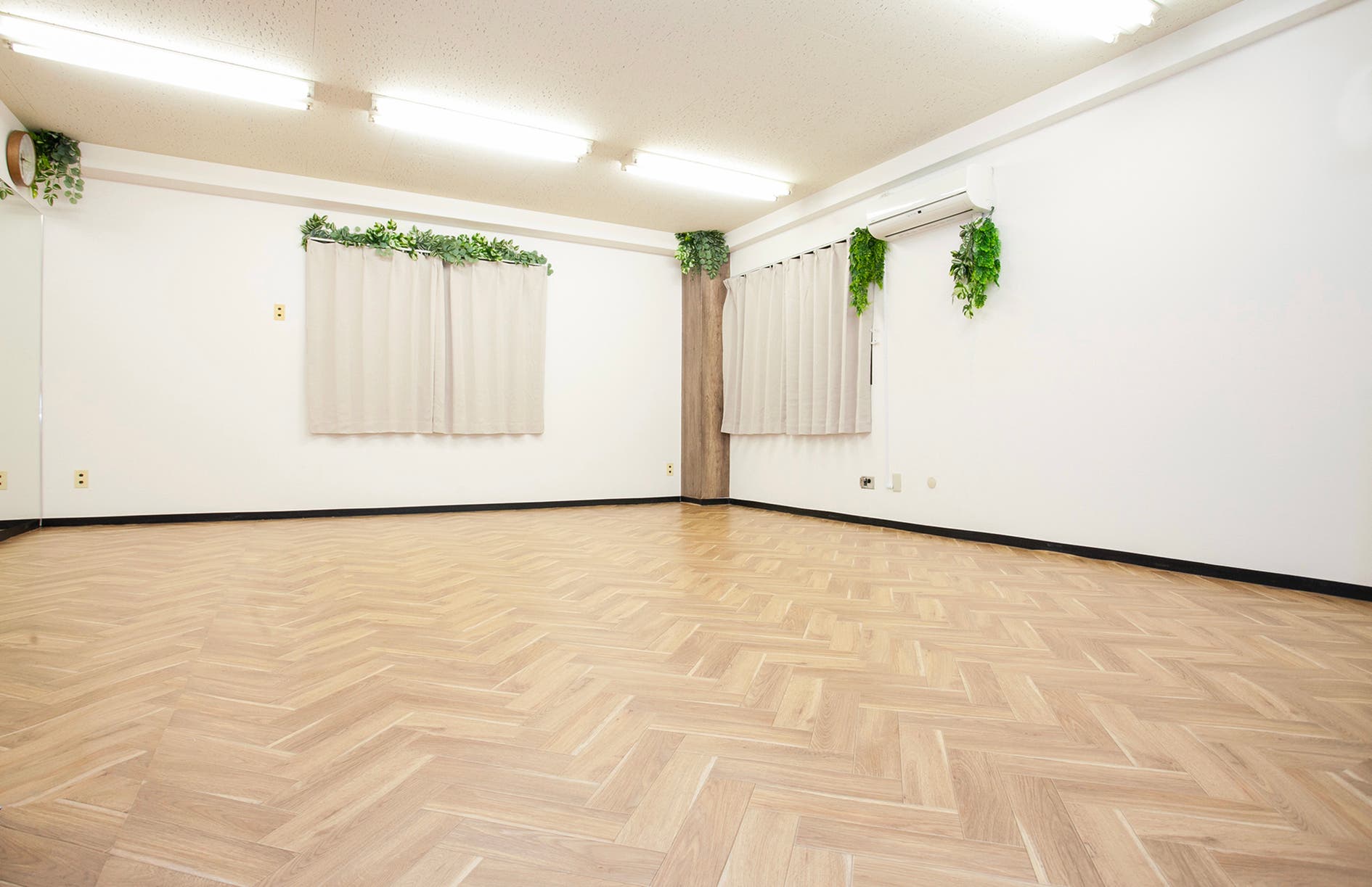 女性専用！【新宿三丁目駅2分、新宿付近】(A)大型鏡計4.3m広々30㎡スタジオでダンス・ヨガ・トレーニング・撮影・演劇に最適の写真5