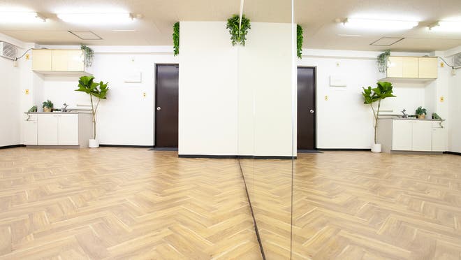 女性専用!【新宿三丁目駅2分、新宿付近】(A)大型鏡計4.3m広々30㎡スタジオでダンス・ヨガ・トレーニング・撮影・演劇に最適の写真7