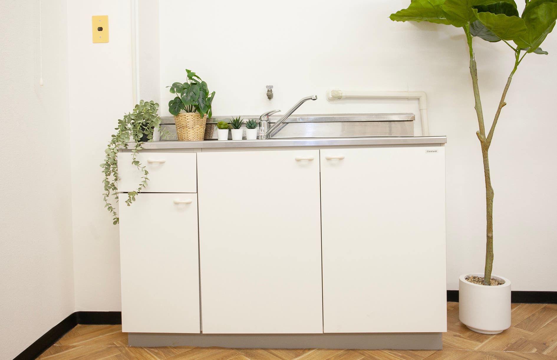 女性専用！【新宿三丁目駅2分、新宿付近】(A)大型鏡計4.3m広々30㎡スタジオでダンス・ヨガ・トレーニング・撮影・演劇に最適の写真15