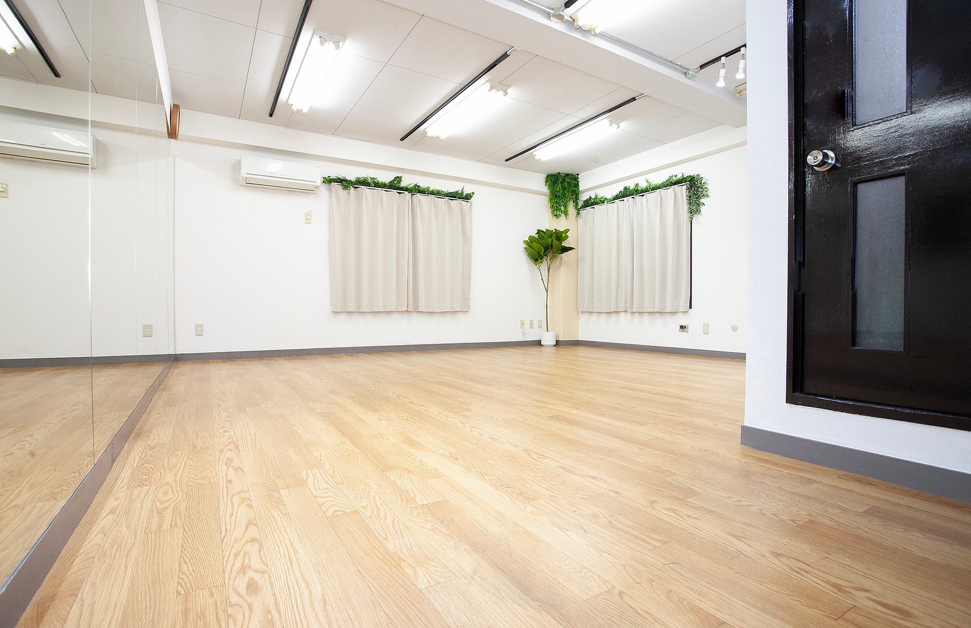 【新宿三丁目駅2分、新宿付近】(B)大型鏡計5.7m／広々30㎡スタジオでダンス・ヨガ・コスプレ・撮影・演劇におすすめ☆の写真5