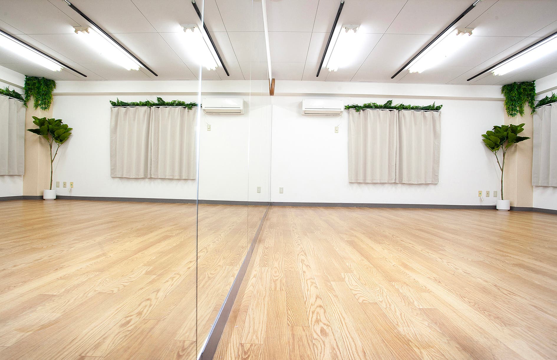 【新宿三丁目駅2分、新宿付近】(B)大型鏡計5.7m／広々30㎡スタジオでダンス・ヨガ・コスプレ・撮影・演劇におすすめ☆の写真6