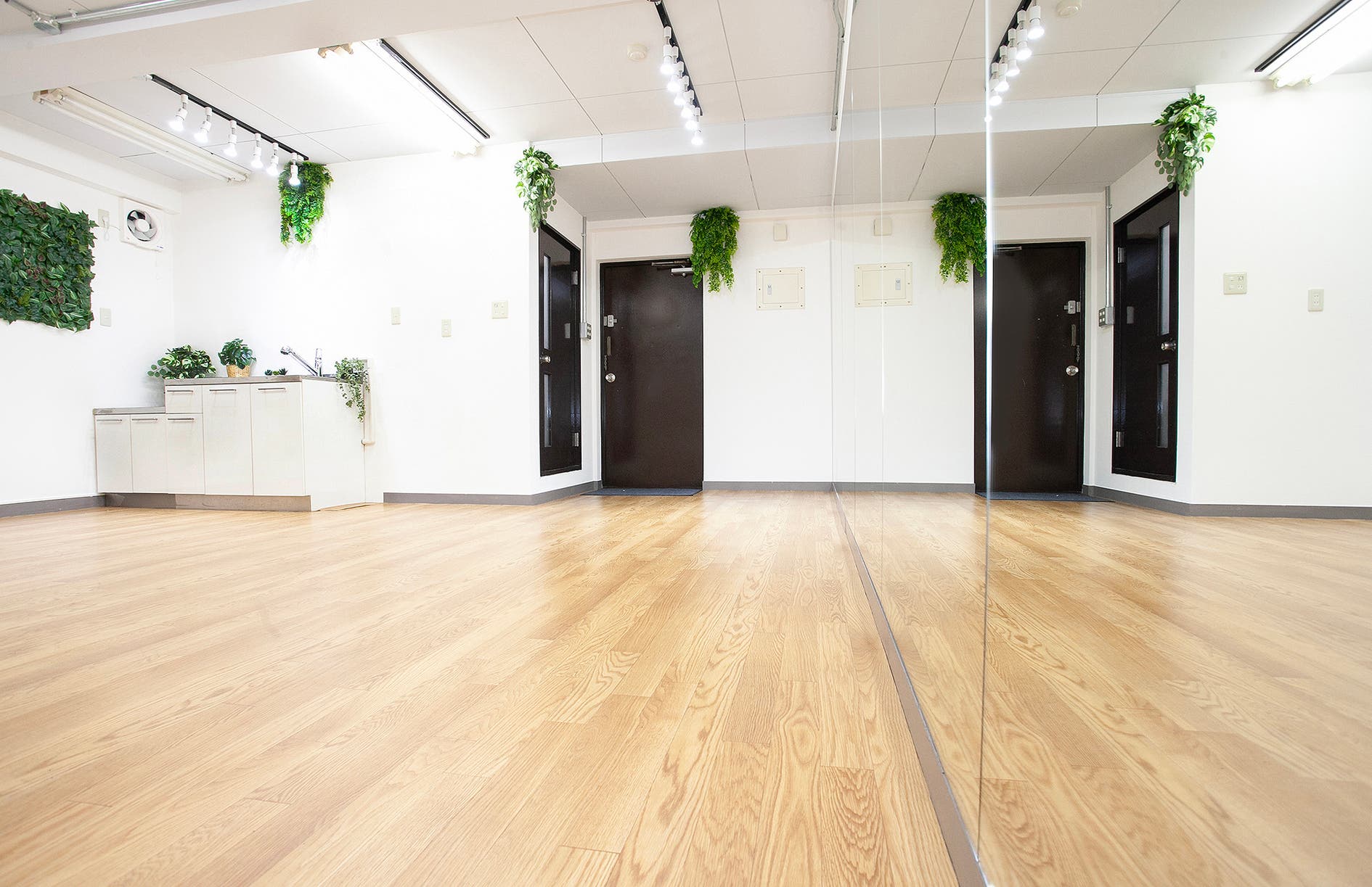 【新宿三丁目駅2分、新宿付近】(B)大型鏡計5.7m／広々30㎡スタジオでダンス・ヨガ・コスプレ・撮影・演劇におすすめ☆の写真7