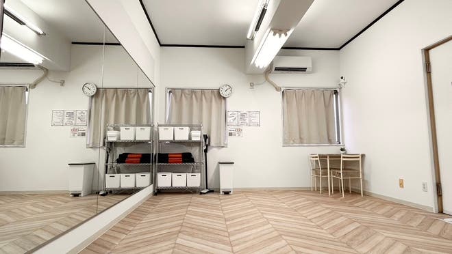 🆕横須賀中央駅4分✨ダンス・ヨガ・トレーニングにおすすめのレンタルスタジオ🪩2~5名利用に最適・大型鏡あり🪞3h以上の利用で割引の写真4