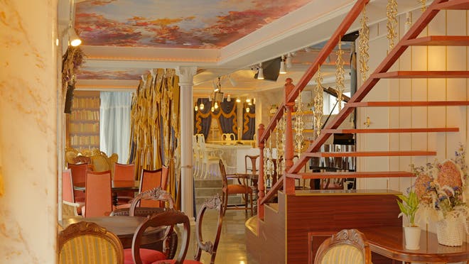 オリオン通り至近の175㎡路面店まるごと貸✨クラシカルな宮殿×姫系空間💕自然光🌅ピアノ🎹パーティー🍷プロジェクター📹の写真2