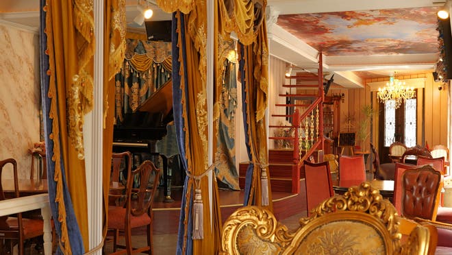 オリオン通り至近の175㎡路面店まるごと貸✨クラシカルな宮殿×姫系空間💕自然光🌅ピアノ🎹パーティー🍷プロジェクター📹の写真1