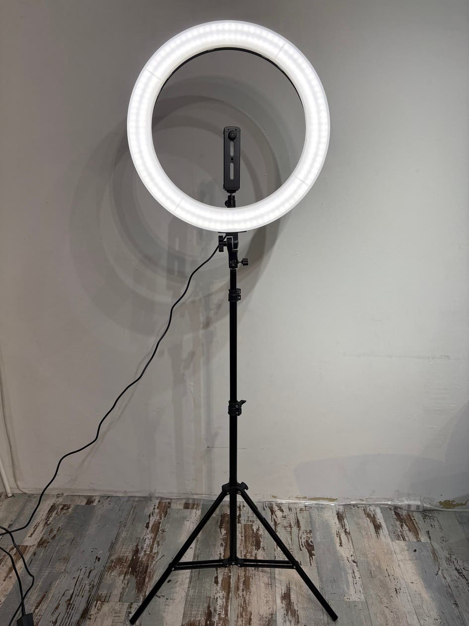 クリスマスOK🎄1号店 窓5m自然光◎｜新宿西口駅2分/JR新宿駅7分｜機材無料◎撮影スタジオ｜土足！エレベーター有｜90平米の写真6