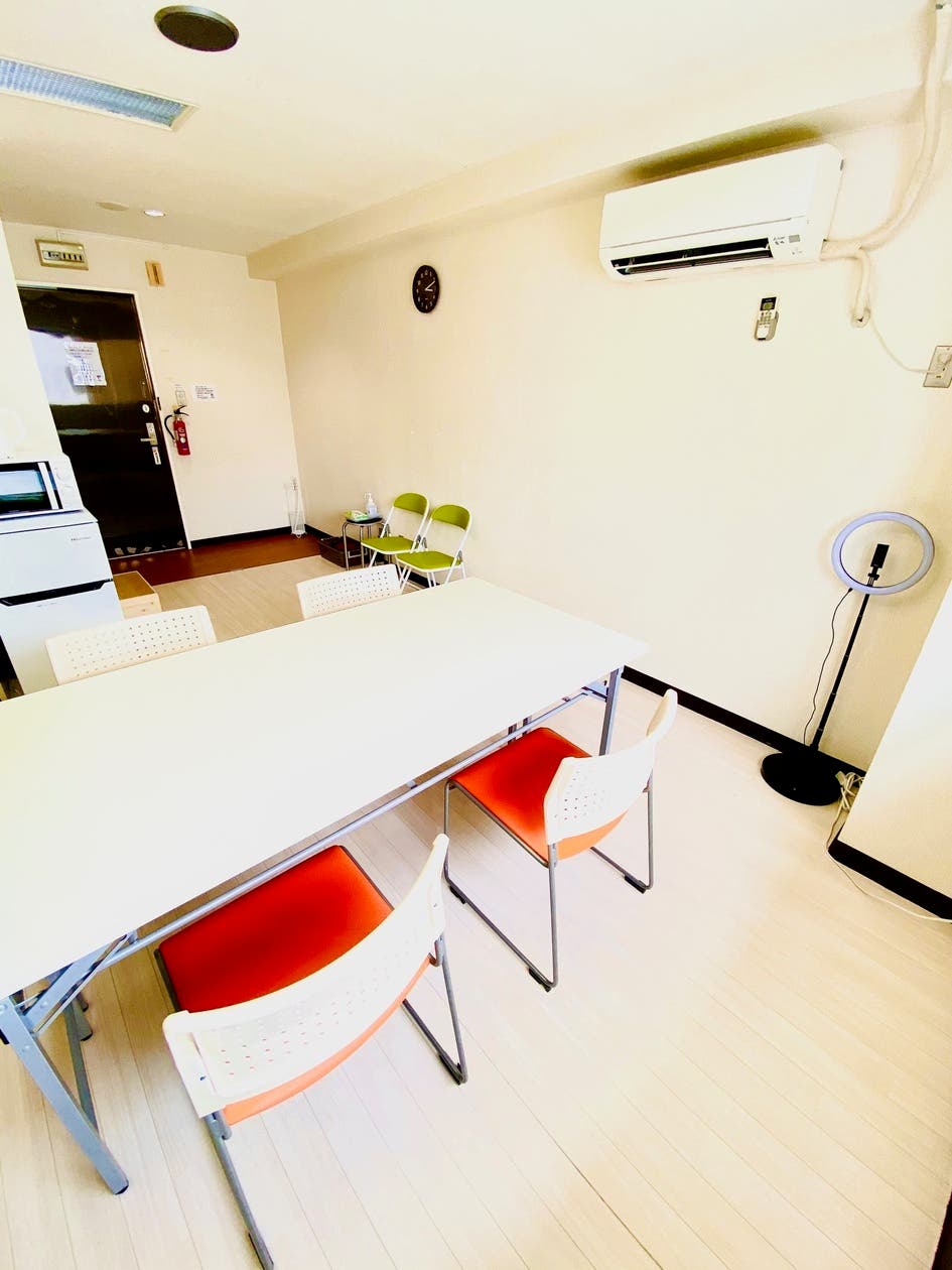 【那覇国際通り】打合せや各種作業、仲間とのオフ会などで人気の個室スペース／フリーWiFi・50型TV・ホワイトボードの写真8