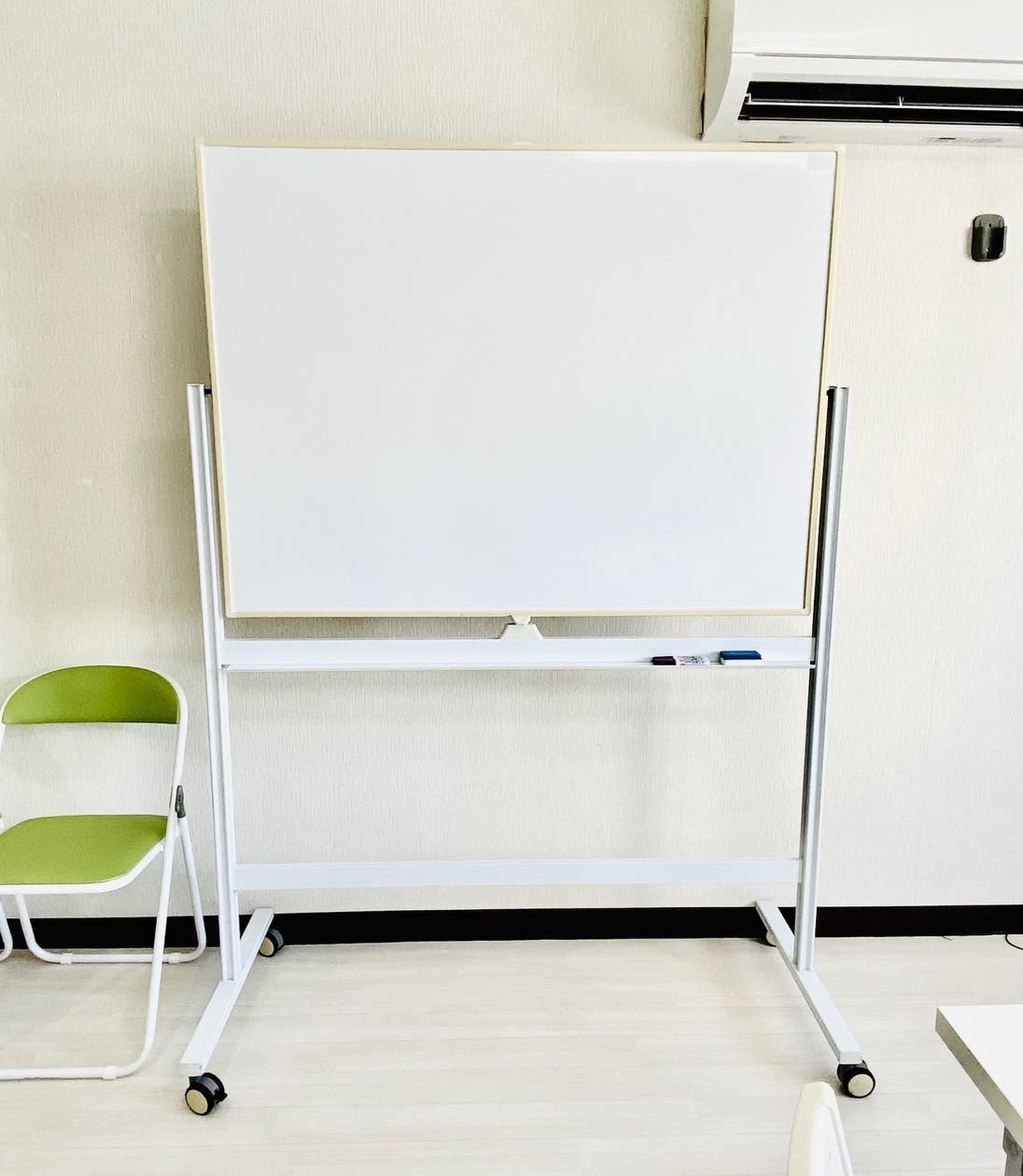 【那覇国際通り】打合せや各種作業、仲間とのオフ会などで人気の個室スペース／フリーWiFi・50型TV・ホワイトボードの写真11