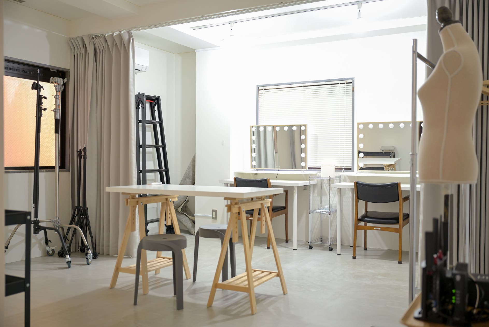 【ブルーサイドstudio】自然光×白壁×モルタル床 | ファッション・モノ系に最適 | 品川エリアの写真19