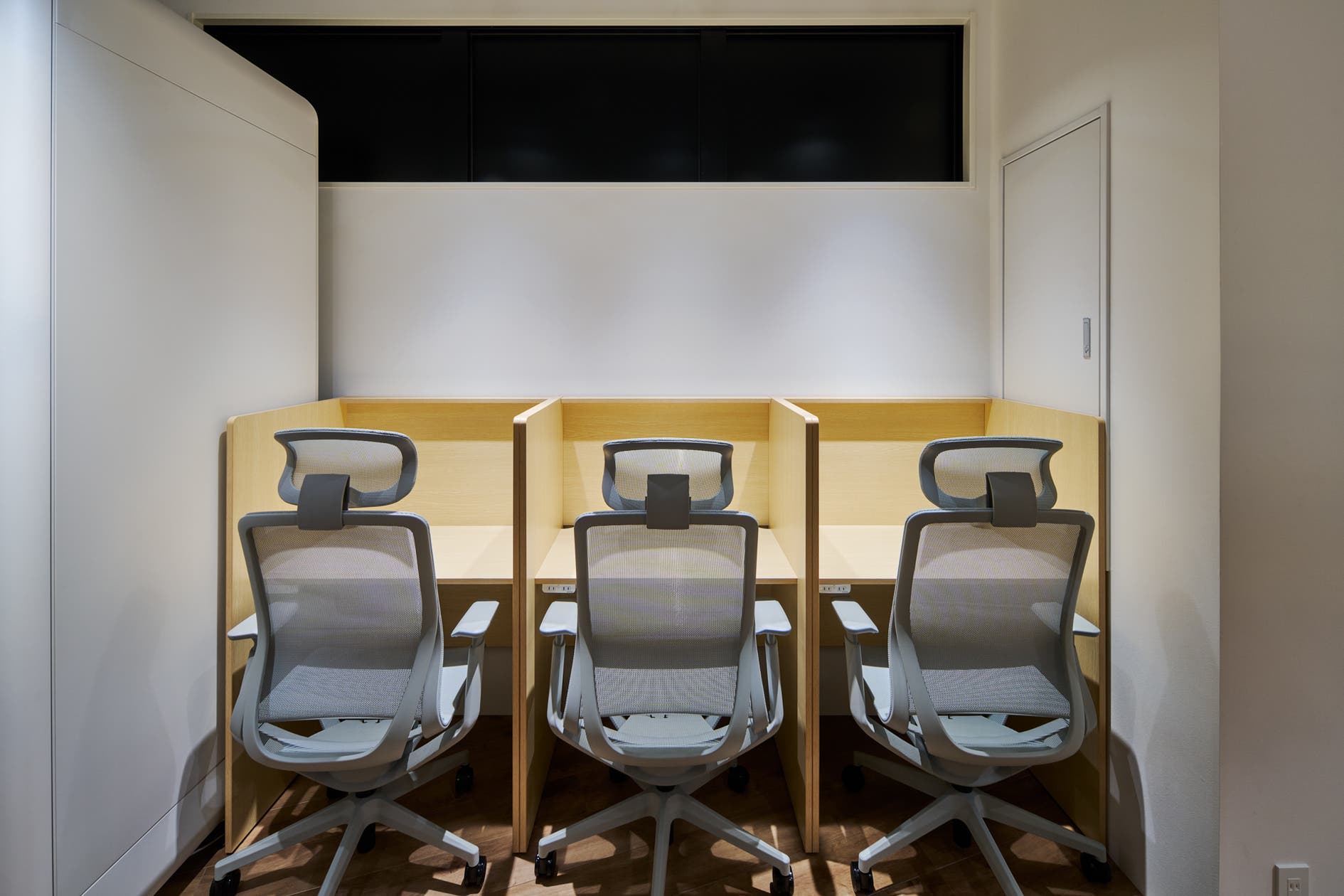 【大名天神】コワーキングスペースのフリーアドレスエリアの写真8