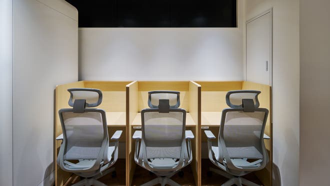 【大名天神】コワーキングスペースのフリーアドレスエリアの写真8