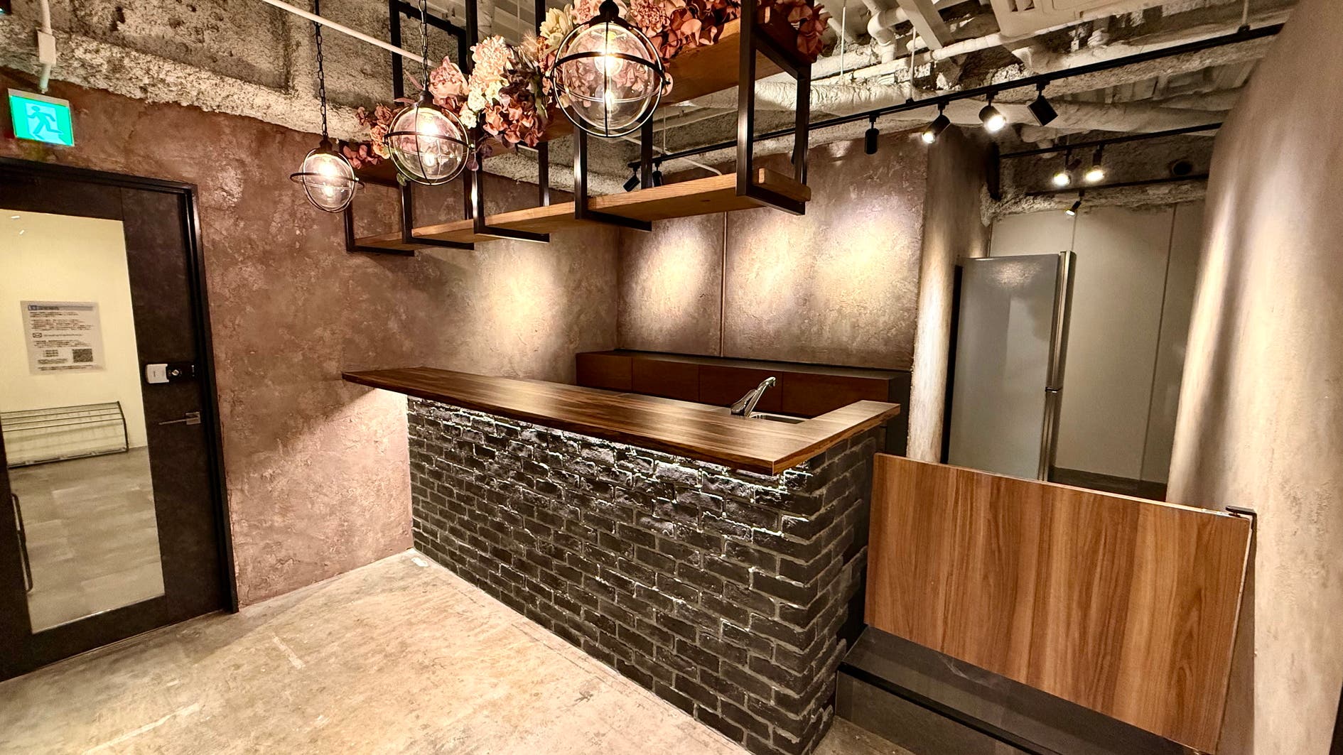 【秋葉原駅徒歩2分】バーカウンター・スクリーンなど設備が充実◎ 各種イベント/交流会/懇親会/セミナー/撮影に！の写真8