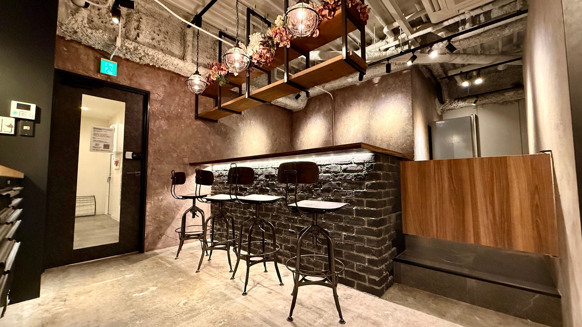 【秋葉原駅徒歩2分】バーカウンター・スクリーンなど設備が充実◎ 各種イベント/交流会/懇親会/セミナー/撮影に！の写真9