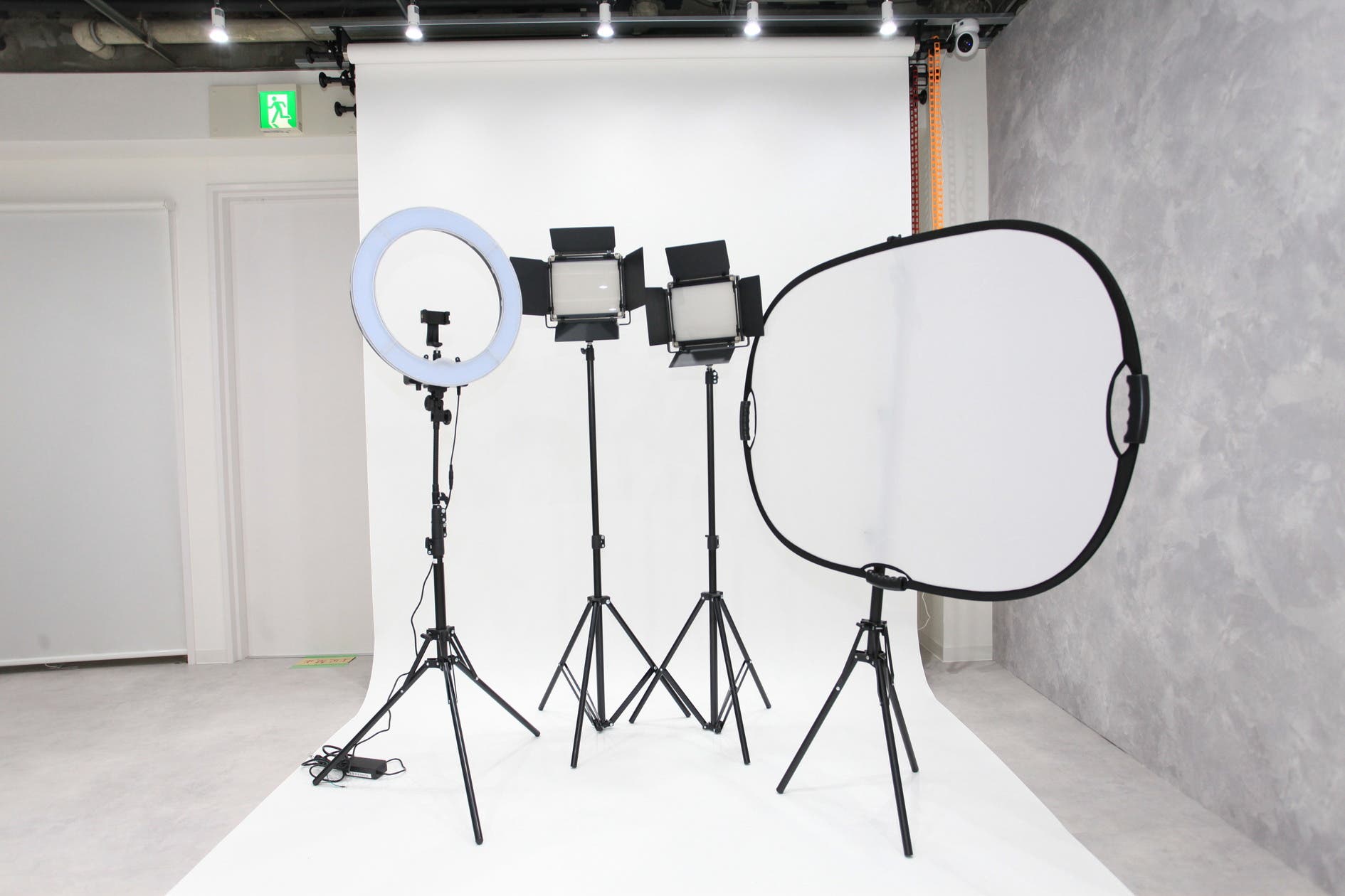 池袋東口徒歩４分/毎日清掃/自然光×白の空間/無限に広がる撮影の可能性/シンプルで洗練された非日常/背景10種類/機材すべて無料の写真28