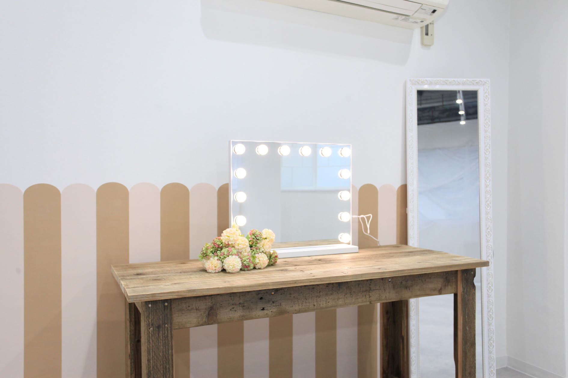 池袋東口徒歩４分/毎日清掃/自然光×白の空間/無限に広がる撮影の可能性/シンプルで洗練された非日常/背景10種類/機材すべて無料の写真29