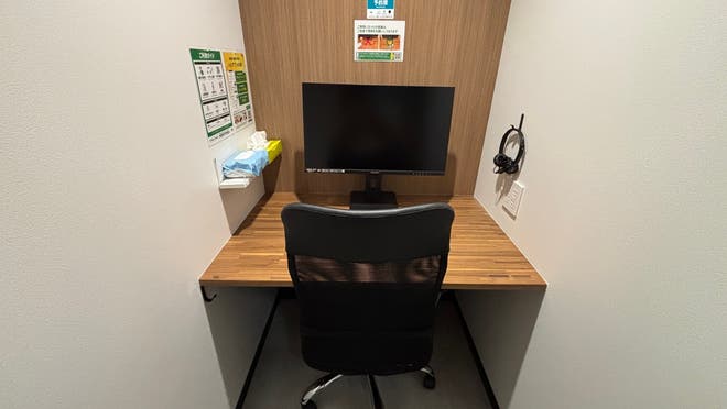 【¥330/30分!浜松町駅徒歩1分】モニター・フリードリンク付き1名個室(ブース10)※予約時間前は入室不可の写真1
