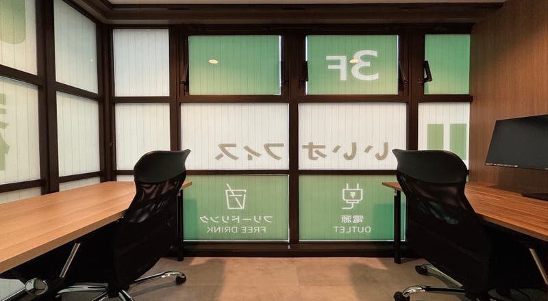 【¥440/30分！浜松町駅徒歩1分】モニター・フリードリンク付き2名個室（ブース7）※予約時間前は入室不可