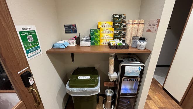 【¥440/30分!浜松町駅徒歩1分】モニター・フリードリンク付き2名個室(ブース8)※予約時間前は入室不可の写真5