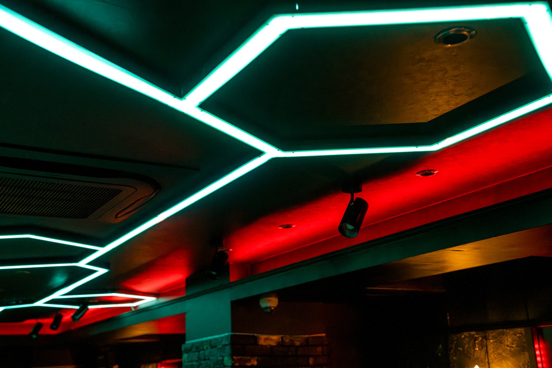 🌟格安利用キャンペーン実施中🌟【西武新宿駅徒歩5分】ネオンを取り入れた流行的な空間のホストクラブ/撮影・イベント等でご利用可能の写真4