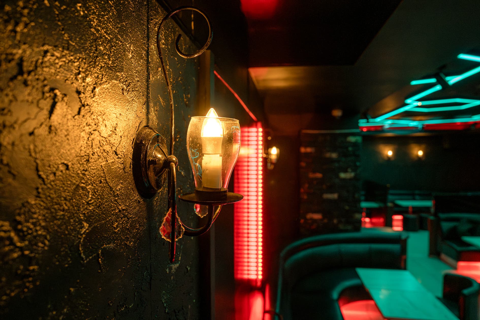 🌟格安利用キャンペーン実施中🌟【西武新宿駅徒歩5分】ネオンを取り入れた流行的な空間のホストクラブ/撮影・イベント等でご利用可能の写真5