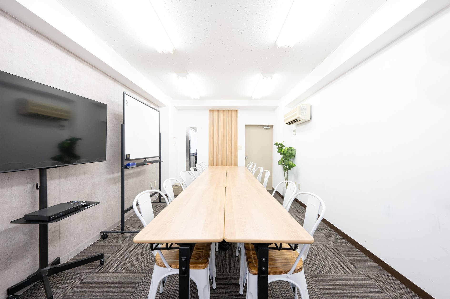 神田駅1分🚶‍♂️13名＋2名利用可🆗全設備無料｜光回線｜土足｜24時間｜ボードゲーム｜大型モニター｜ホワイトボード[38]の写真4