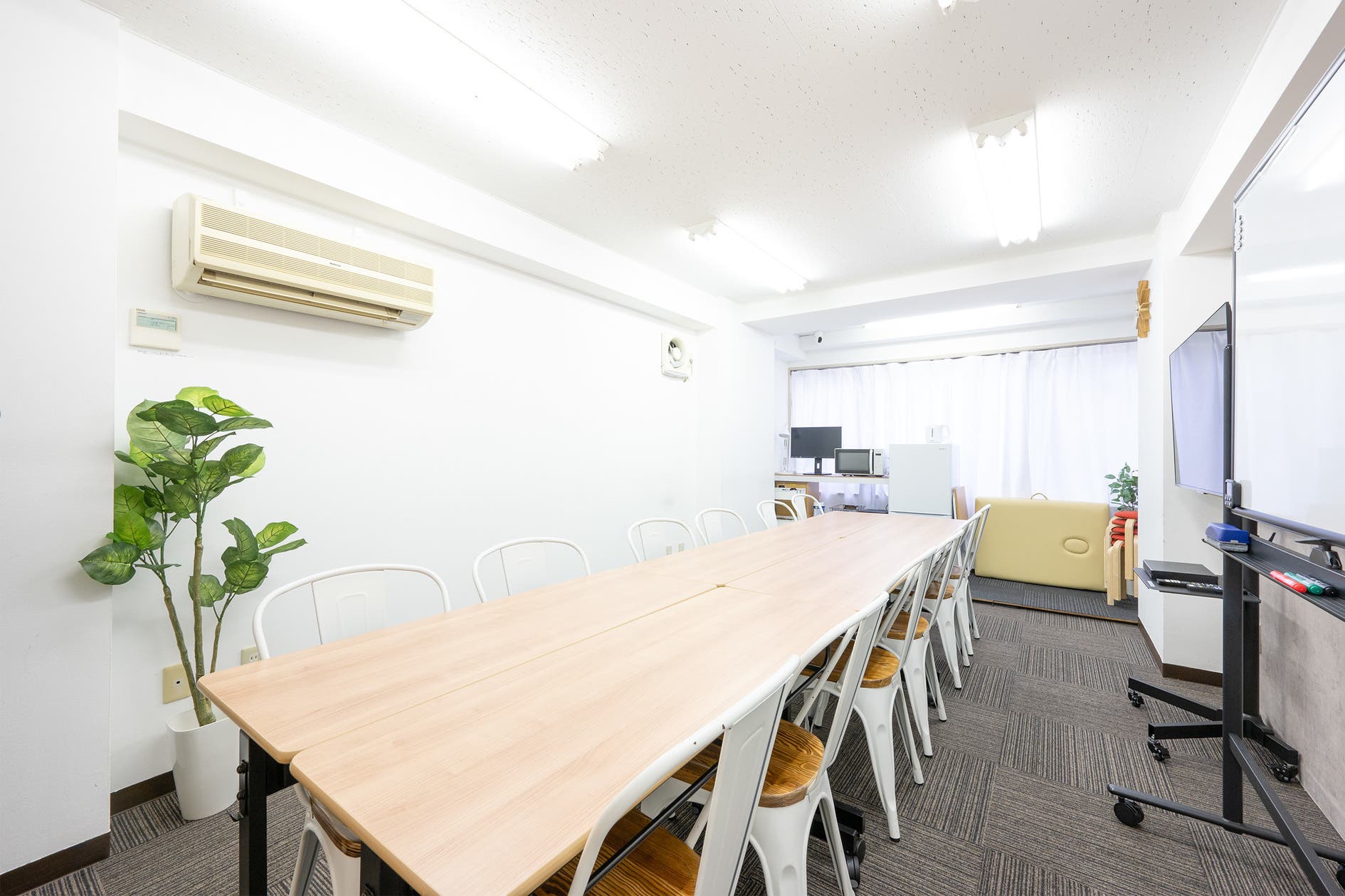 神田駅1分🚶‍♂️13名＋2名利用可🆗全設備無料｜光回線｜土足｜24時間｜ボードゲーム｜大型モニター｜ホワイトボード[38]の写真7