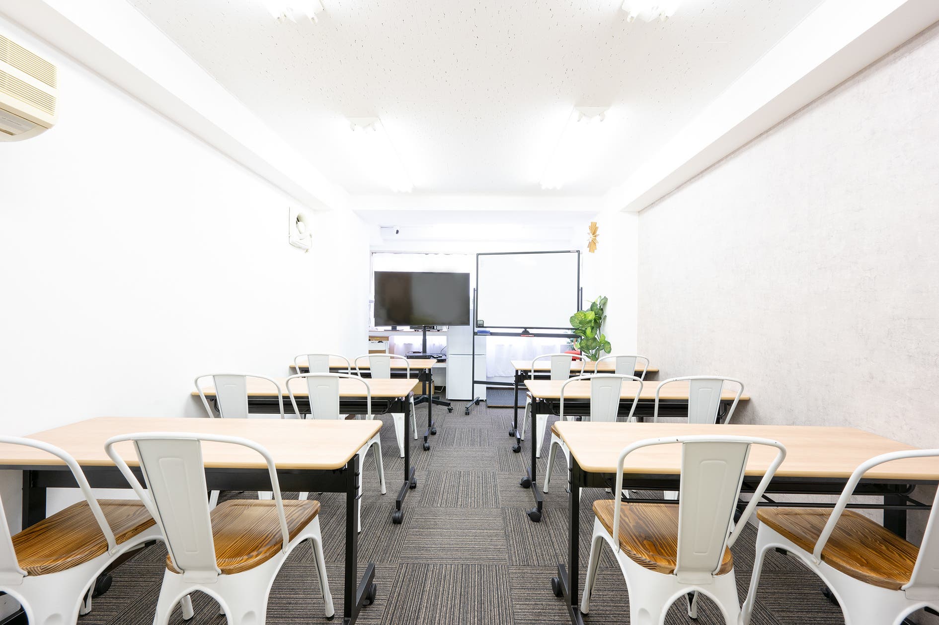 神田駅1分🚶‍♂️13名＋2名利用可🆗全設備無料｜光回線｜土足｜24時間｜ボードゲーム｜大型モニター｜ホワイトボード[38]の写真9