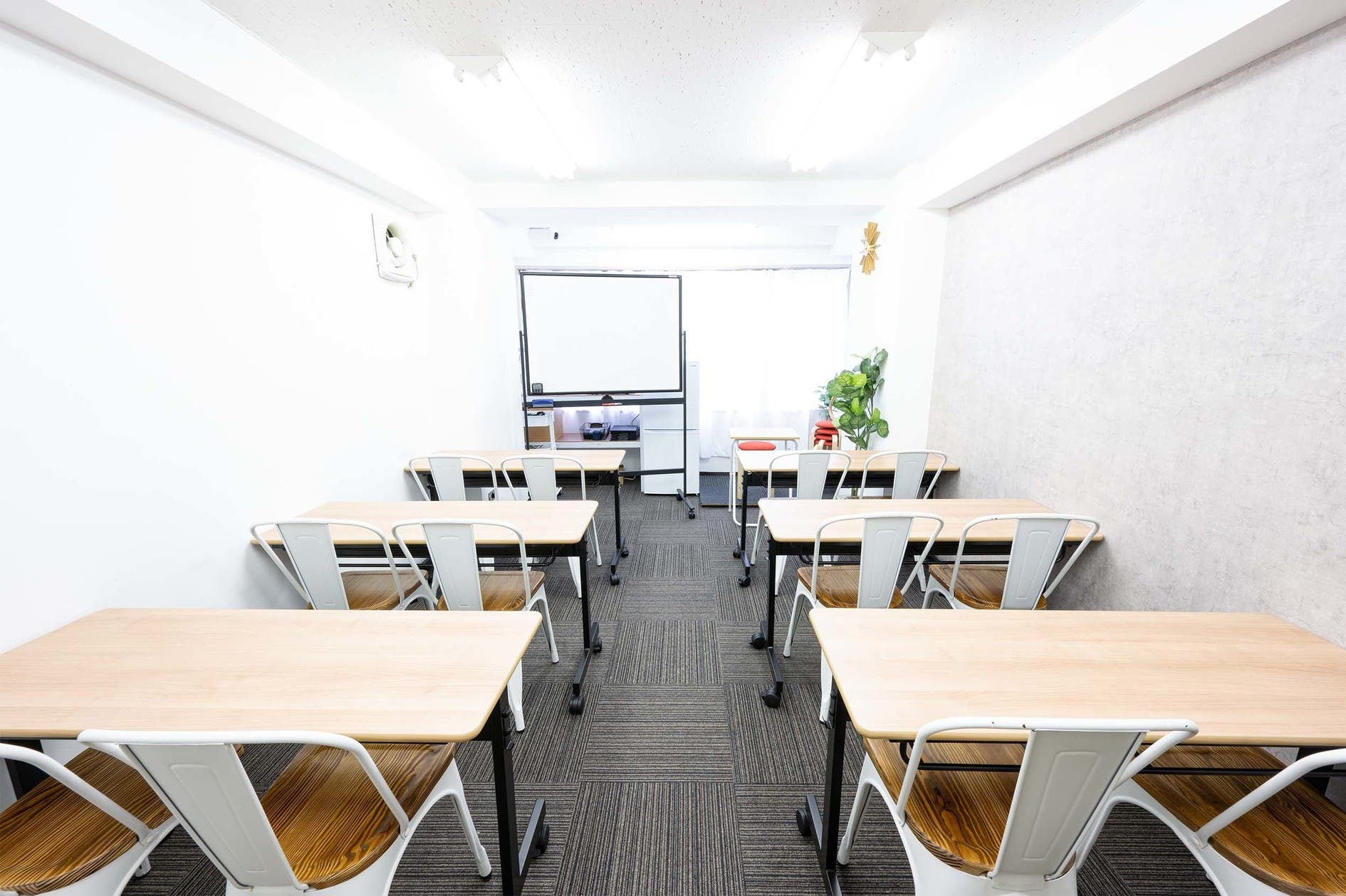 神田駅1分🚶‍♂️13名＋2名利用可🆗全設備無料｜光回線｜土足｜24時間｜ボードゲーム｜大型モニター｜ホワイトボード[38]の写真10