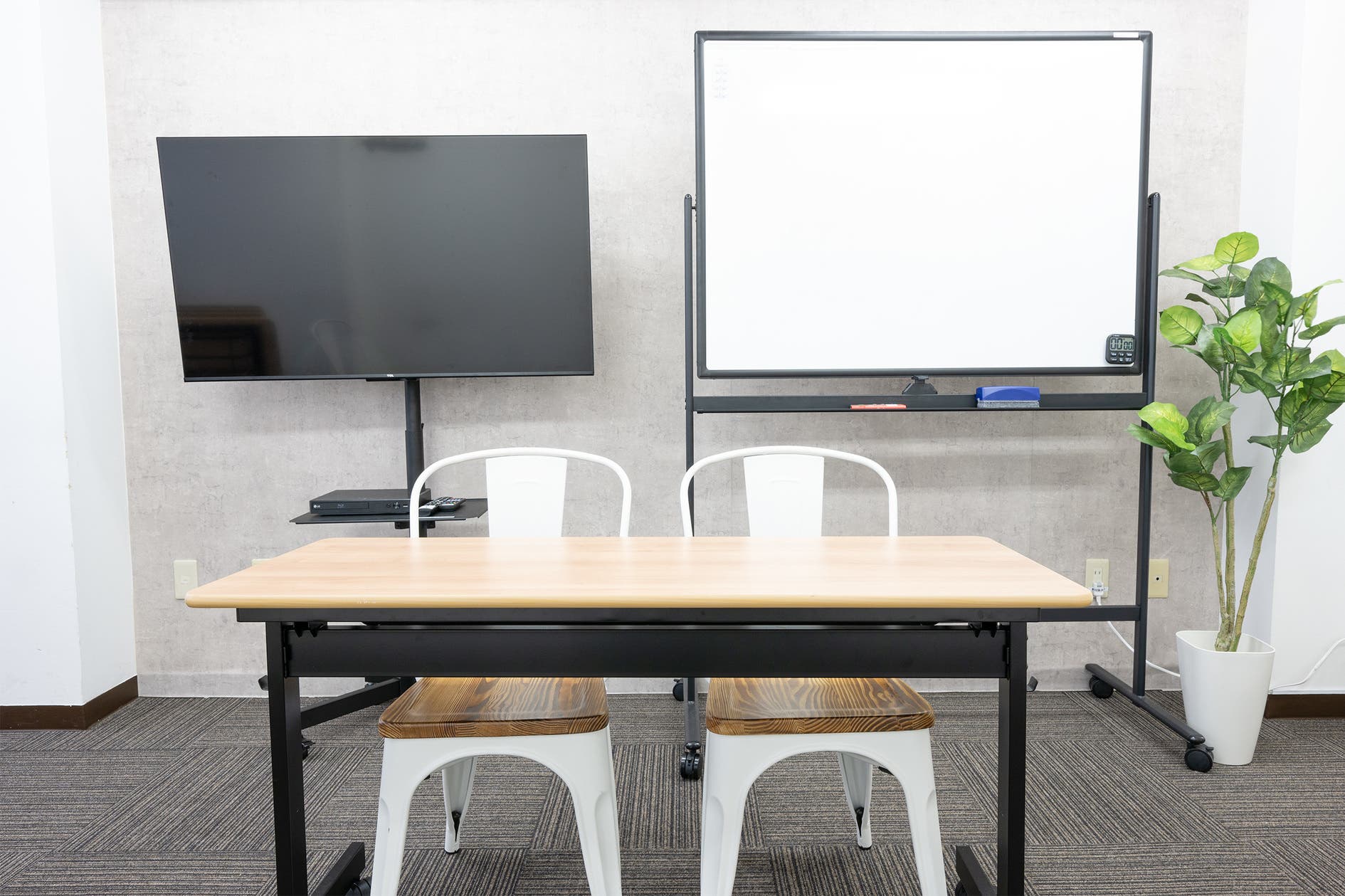 神田駅1分🚶‍♂️13名＋2名利用可🆗全設備無料｜光回線｜土足｜24時間｜ボードゲーム｜大型モニター｜ホワイトボード[38]の写真13