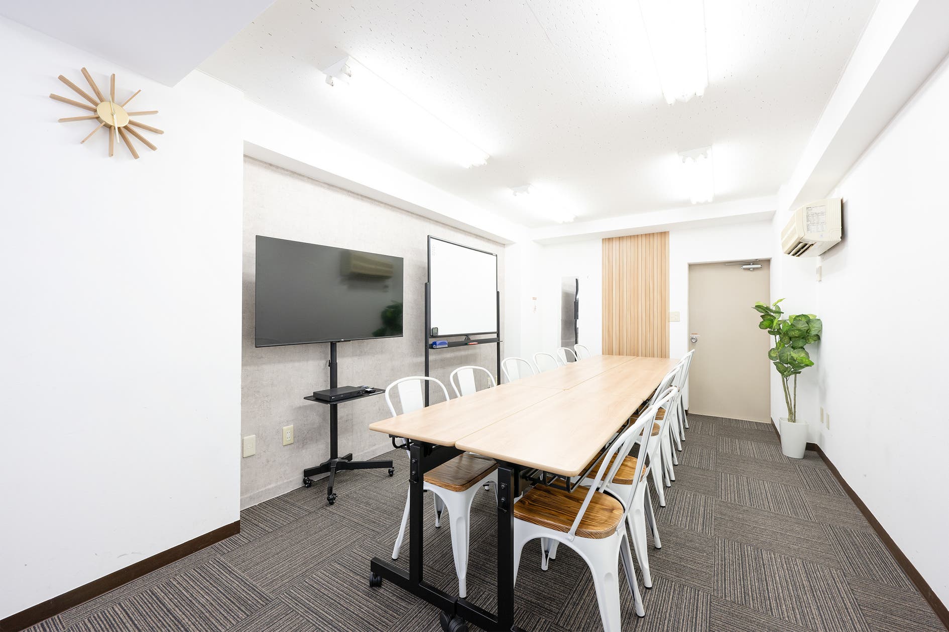 神田駅1分🚶‍♂️13名＋2名利用可🆗全設備無料｜光回線｜土足｜24時間｜ボードゲーム｜大型モニター｜ホワイトボード[38]の写真5