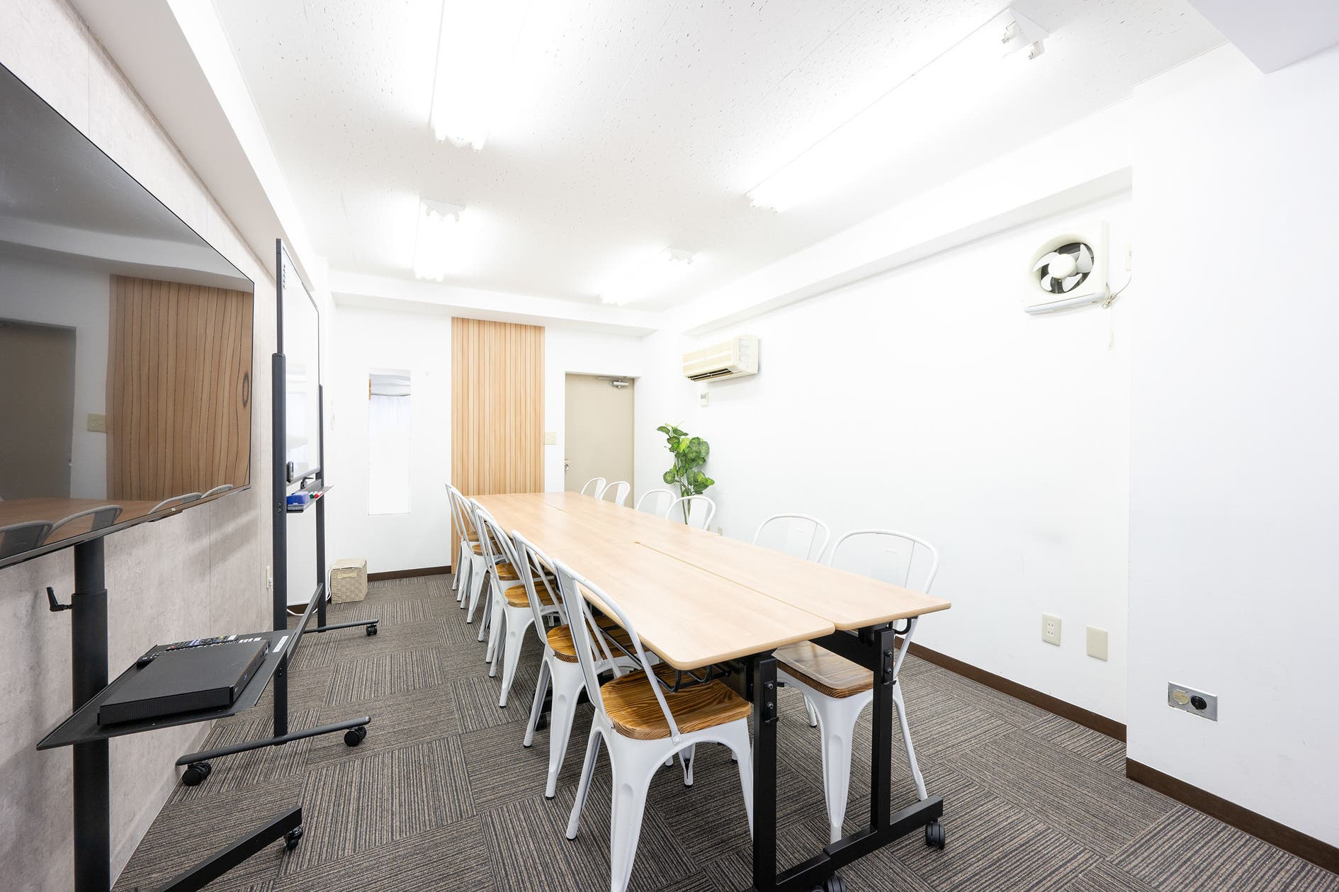 神田駅1分🚶‍♂️13名＋2名利用可🆗全設備無料｜光回線｜土足｜24時間｜ボードゲーム｜大型モニター｜ホワイトボード[38]の写真6