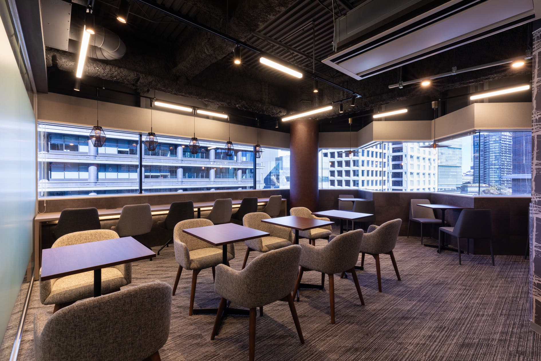 オープン席💺【AKASAKA】赤坂見附駅徒歩3分　コワーキングラウンジ 🌟電源⚡Wi-Fi🛜 リモートワーク/勉強/作業の写真1