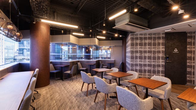 オープン席💺【AKASAKA】赤坂見附駅徒歩3分 コワーキングラウンジ 🌟電源⚡Wi-Fi🛜 リモートワーク/勉強/作業の写真2