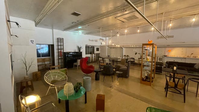 氷見駅前徒歩5分の旧スーパーを活用したワンフロアの写真4