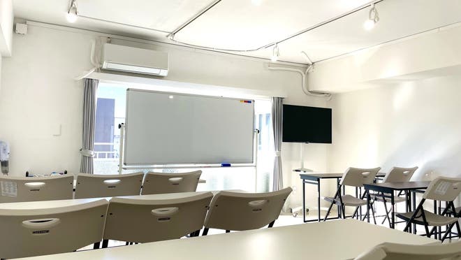 【C号室】<激安!>【新宿駅6番出口徒歩1分】駅近の貸会議室・セミナールームです!!の写真1