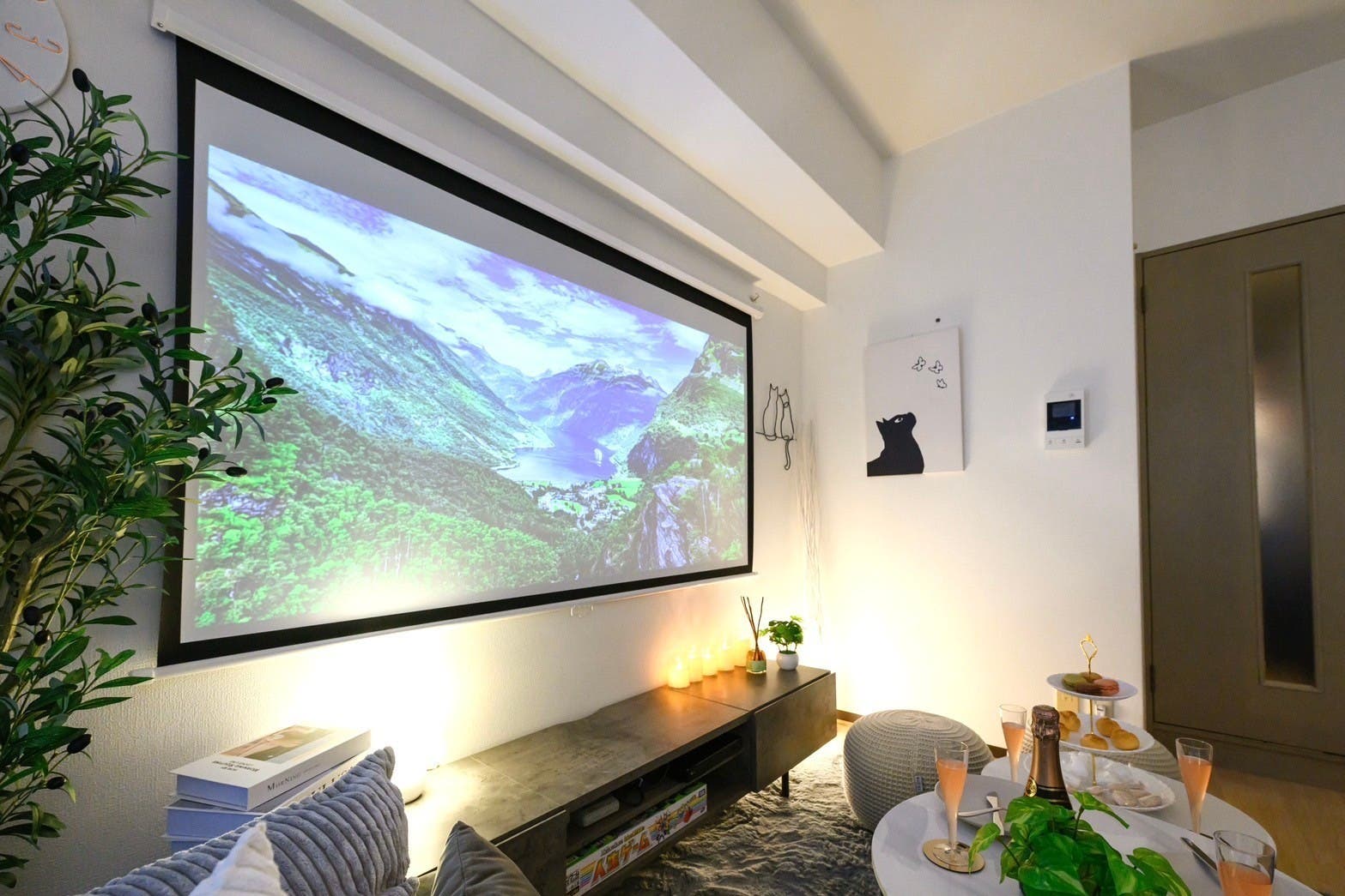 ✨新規オープン🎉✨梅田すぐ🎀✨北欧モダン×おうちシアター🤍隠れ家デート💕大迫力84㌅🎬🎮✨の写真6