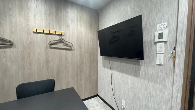 【¥770/30分!二子玉川駅徒歩1分】モニター・フリードリンク付き6名会議室(Room B)※予約時間前は入室不可の写真4