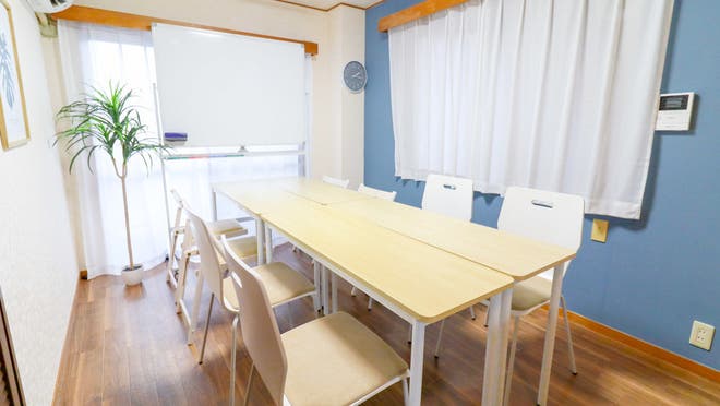 【登戸駅5分!10名利用可!】綺麗な室内!WiFi・プロジェクター・ホワイトボード全て無料!ふれあい貸し会議室 登戸Aの写真1