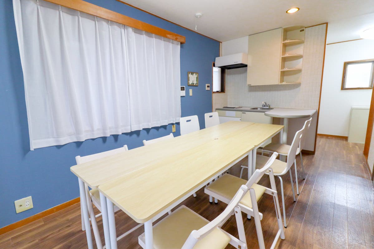 【登戸駅5分！10名利用可！】綺麗な室内！WiFi・プロジェクター・ホワイトボード全て無料！ふれあい貸し会議室 登戸Aの写真5