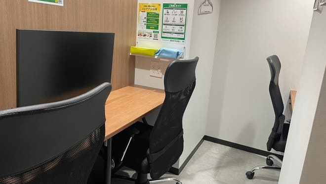 【¥660/30分!二子玉川駅徒歩1分】モニター・フリードリンク付き3名個室(ブース8)※予約時間前は入室不可の写真1