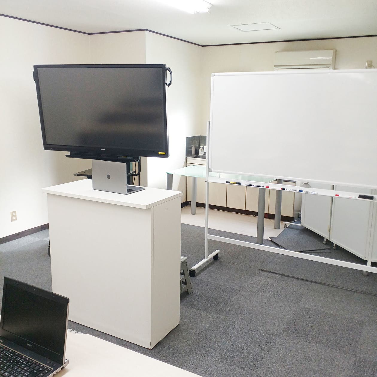 【多摩最大級の貸会議室】30名着席/駅徒歩1分/60inchモニター/高速光Wi-Fi/備品無料/会議 セミナー 面接 教室開催の写真14