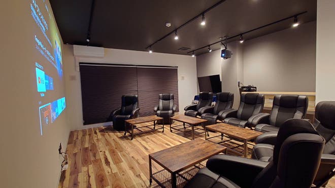 ■F:【映画鑑賞デート💗・打ち上げパーティー🌟・セミナーや会議🎦】140インチの大迫力スクリーン📸完備の完全個室✨最大18名の写真4