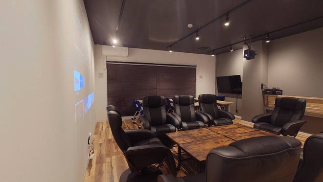 ■F:【映画鑑賞デート💗・打ち上げパーティー🌟・セミナーや会議🎦】140インチの大迫力スクリーン📸完備の完全個室✨最大18名の写真6