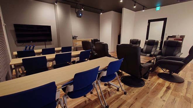 ■F:【映画鑑賞デート💗・打ち上げパーティー🌟・セミナーや会議🎦】140インチの大迫力スクリーン📸完備の完全個室✨最大18名の写真7