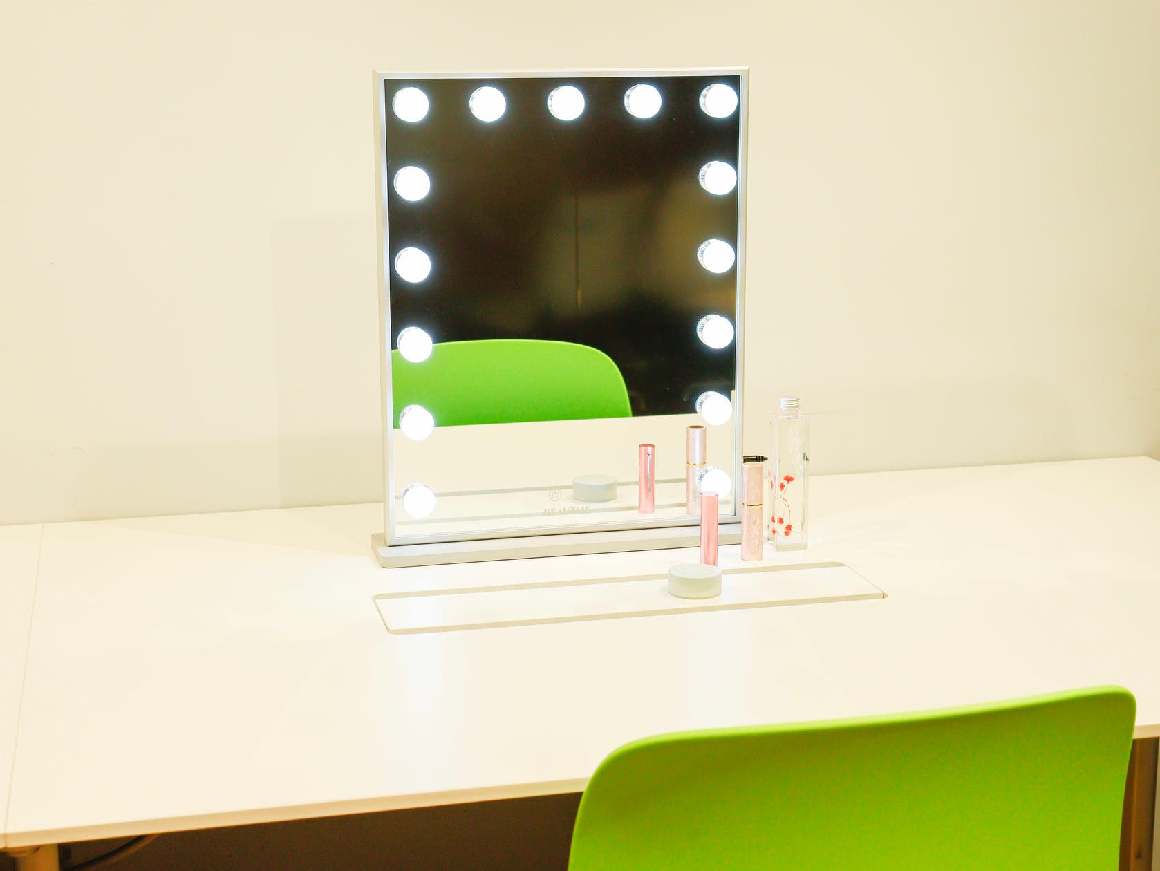 LED付き卓上メイク用ミラーの画像1