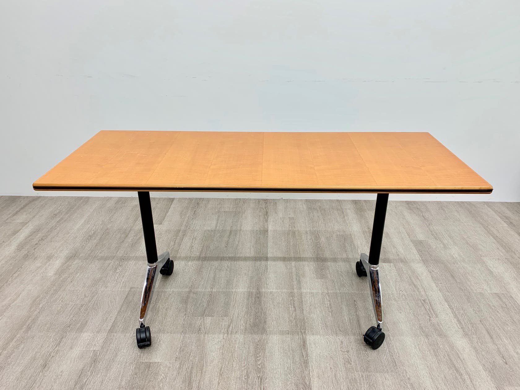 折りたたみテーブル(ショート) 幅1500×奥行600×高さ730mmの画像1