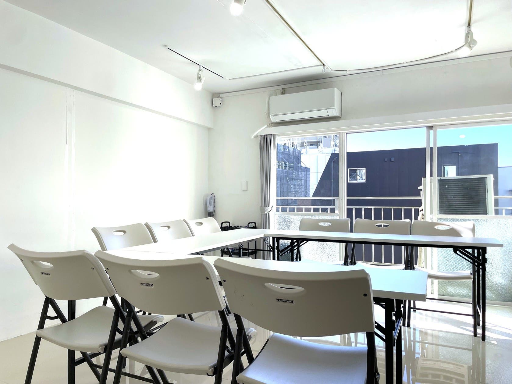 【C号室】＜激安！＞【新宿駅6番出口徒歩1分】駅近の貸会議室・セミナールームです！！の写真8