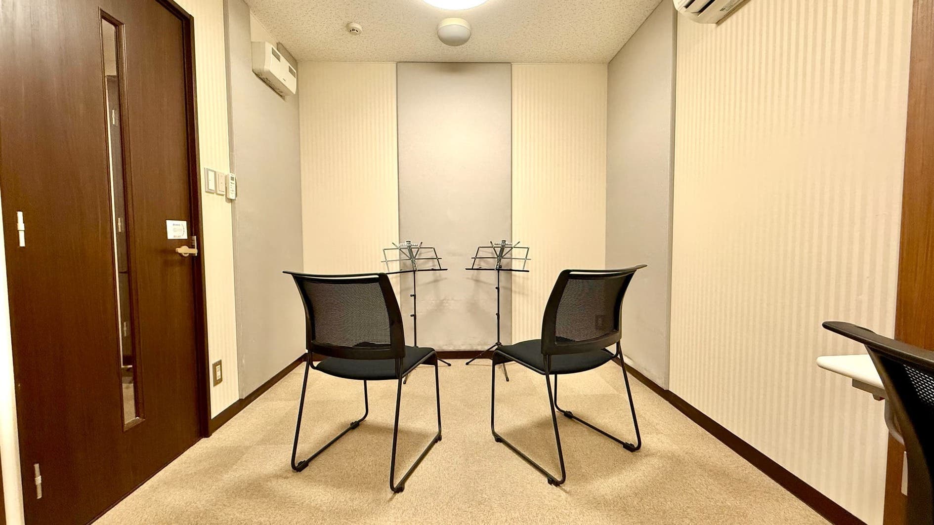 roomM【銀座駅 1分】歌唱・発声練習・楽器演奏OK!の写真2