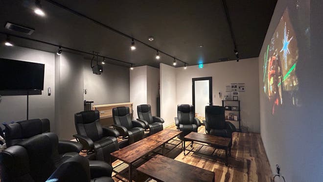 ■F:【映画鑑賞デート💗・打ち上げパーティー🌟・セミナーや会議🎦】140インチの大迫力スクリーン📸完備の完全個室✨最大18名の写真10